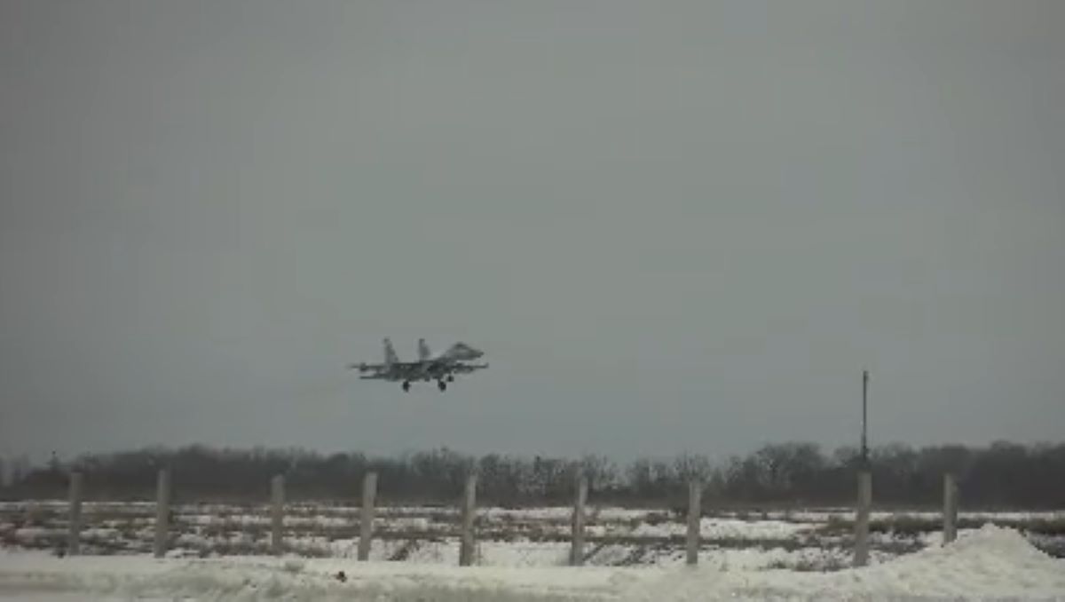 Истребитель Су-35 прикрыл российские бомбардировщики от самолетов ВСУ