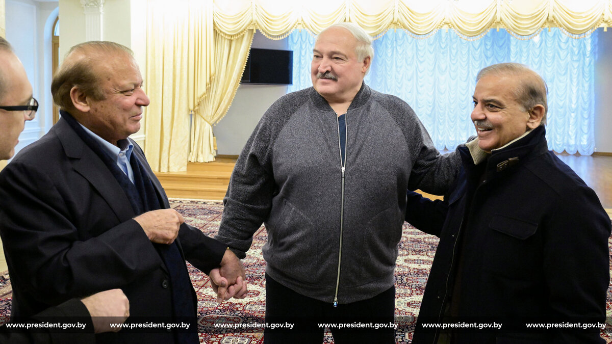 Лукашенко встретился с премьером Пакистана Шарифом и его братом в ...